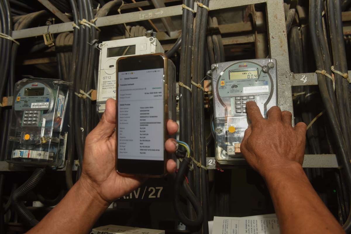 Tarif Listrik PLN 2025: Tetap Stabil, Diskon Menggiurkan Menanti!