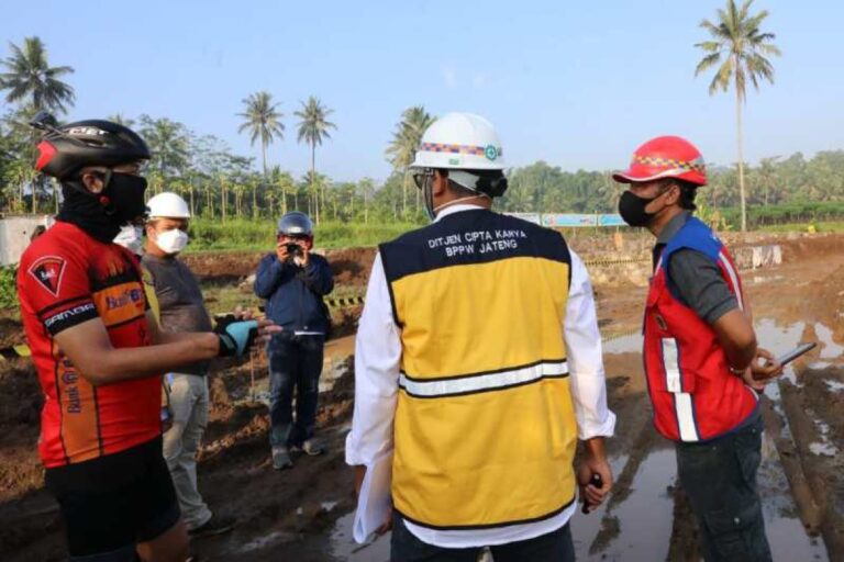 Apa Itu Mandor? Ini Fungsi, Tugas, dan Perbedaannya dengan Kepala Tukang